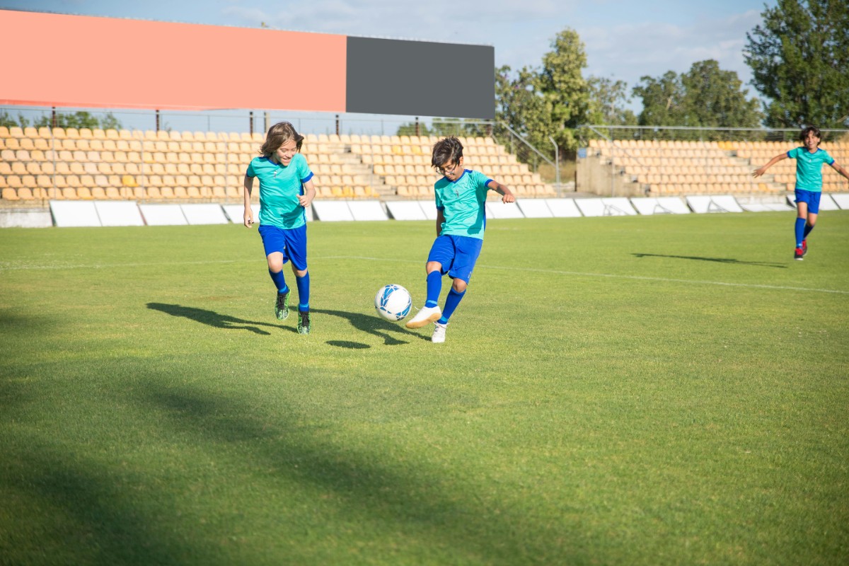 The Power of Positive Reinforcement in Youth Football Coaching - Drill ...